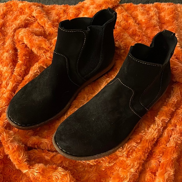 Born | Shoes | Born Faline Black Leather Chelsea Boots Size 1 | Poshmark